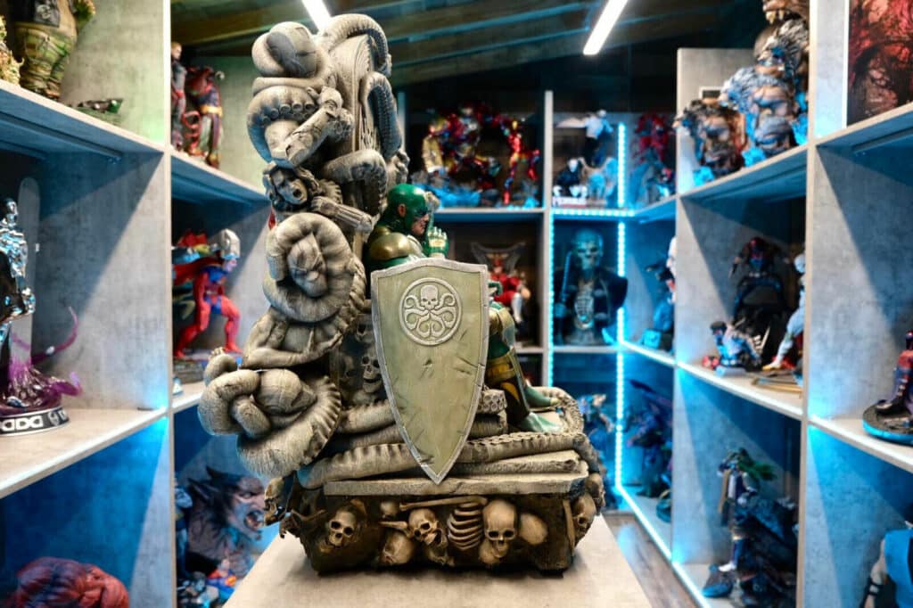 Marvel - Captain Hydra on Throne | 1:3 Resin Statue | von ATF Want ...